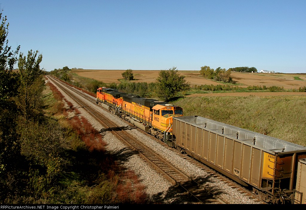 BNSF 5662, BNSF ?952 and WEPX 2609